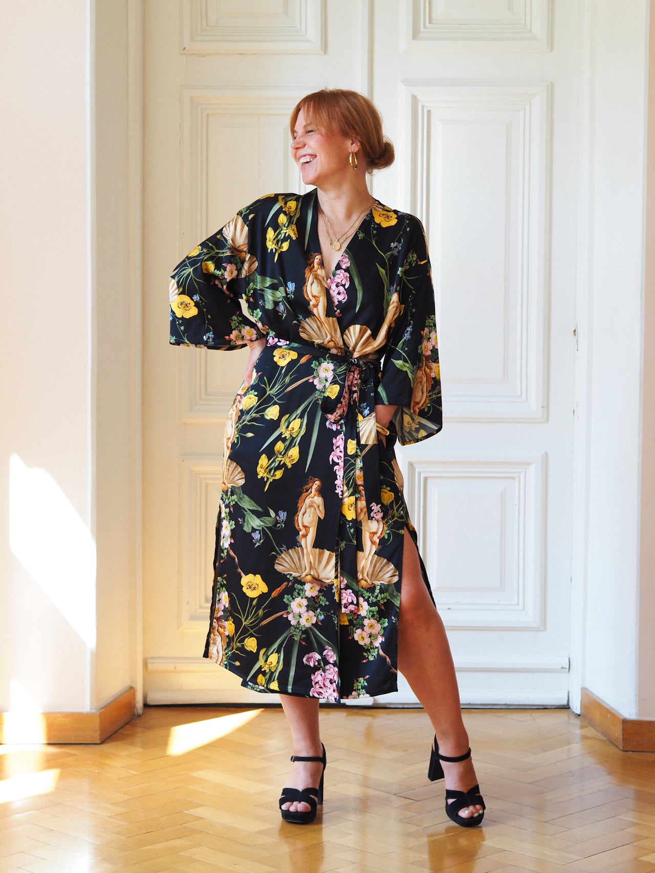 Memories Robe, Venus Black – UHANA